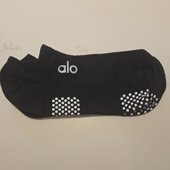 ALO Yoga | Accessories | Alo Yoga Black Grip Socks | Poshmark